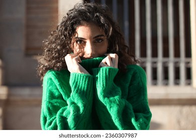 Lady in Green 4K wallpaper download