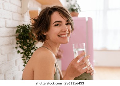 Beautiful girl drinking water 4K wallpaper download