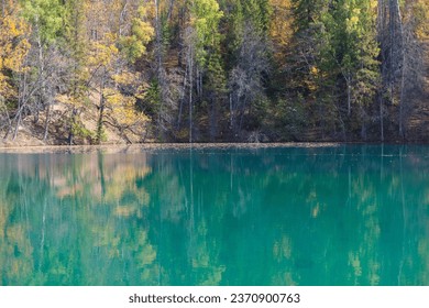 Amazing Blue Lake 4K wallpaper download