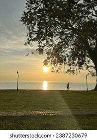 Chilling Sunset atmosphere 4K wallpaper download