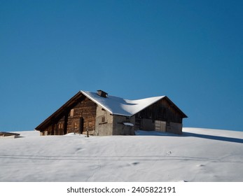 Christmas night snow house 4K wallpaper download