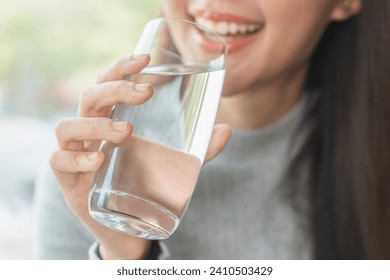 Beautiful girl drinking water 4K wallpaper download