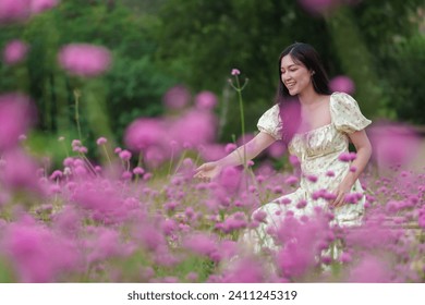 Beautiful model with long hair posing in the field 2K wallpaper download