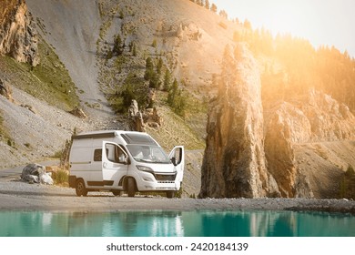 Camping Car 4K wallpaper download