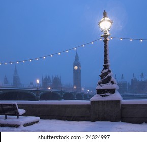 Winter snowfall in london at night HD wallpaper download
