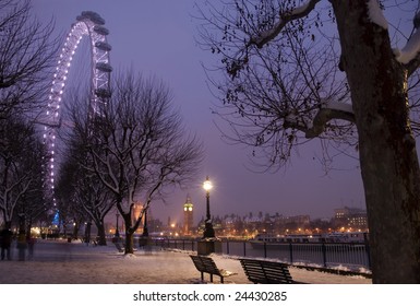 Winter snowfall in london at night HD wallpaper download