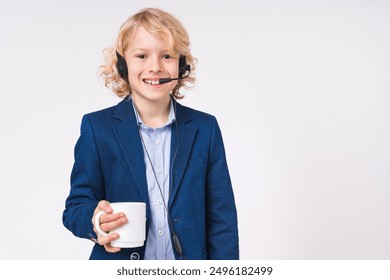 Anime man and kids in hat 2K wallpaper download
