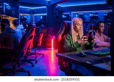 Gamers! 4K wallpaper download