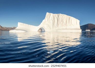 Massive iceberg 4K wallpaper download