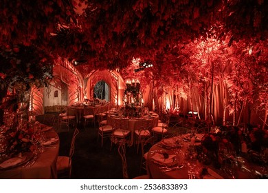 Descărcare de fundal Nuntă în pădure fermecată. Decor romantic pentru ...