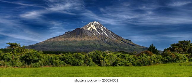 Mount Taranaki at New Zealand 4K wallpaper download