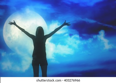 Shadow of a lonely girl in the moonlight night 4K wallpaper download