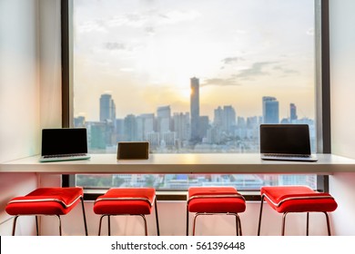 Simple work space 2K wallpaper download