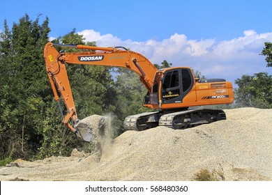 Doosan Logo Vector (.EPS) Free Download