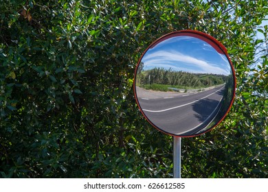 Road Mirror 4K wallpaper download