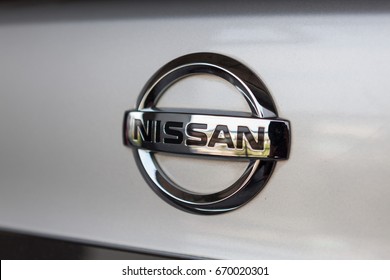 Nissan Versa Logo Vector (.EPS) Free Download