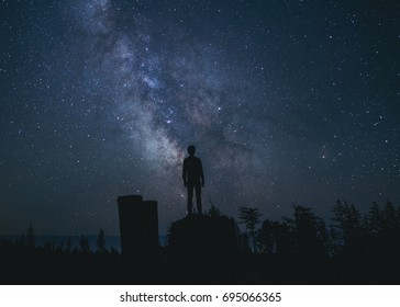 Staring The Sky 2K wallpaper download