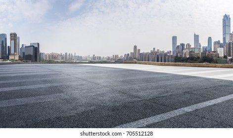下载俯瞰山谷全景，下方道路蜿蜒。高级2K壁纸