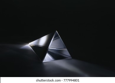 Flying glass prisms 4K wallpaper download