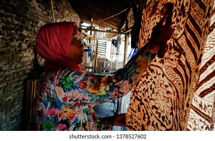 31 Batik Rifaiyah Images, Stock Photos & Vectors | Shutterstock