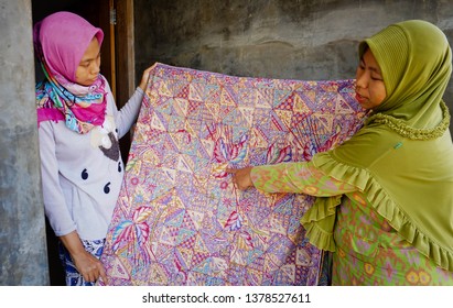 31 Batik Rifaiyah Images, Stock Photos & Vectors | Shutterstock