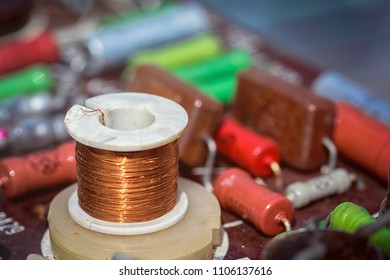 Induction Coil Electronic Components On Antique Foto stock 1106137616 ...