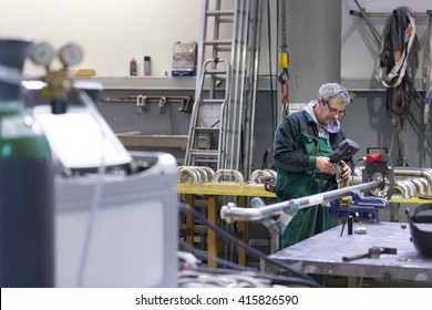 Industrial Operator Setting Computer Controlled Process Stock Photo ...