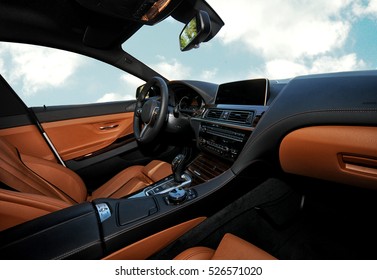 interior de un coche moderno con Foto de stock 1801704595 | Shutterstock