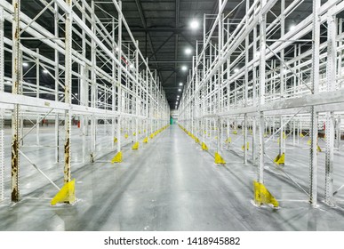 Interior Empty Warehouse Empty Racks Stok Fotoğrafı 1418945873 ...