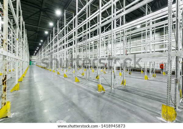 Interior Empty Warehouse Empty Racks Stok Fotoğrafı 1418945873 ...