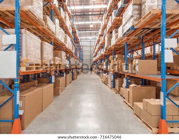 interior del almacén logístico