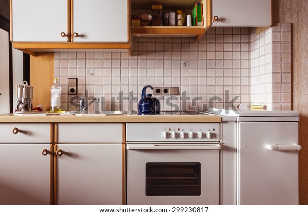 Old kitchen 992,662 รายการ ภาพ ภาพสต็อกและเวกเตอร์ | Shutterstock