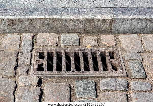 Iron Rectangular Grating Manhole Drainage System ภาพสต็อก 2162722567 ...