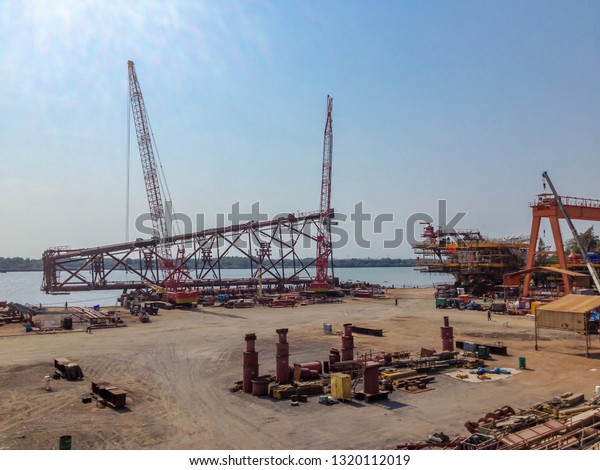 Jacket Offshore Platform Ready On Barge Stock Photo 1320112019 ...