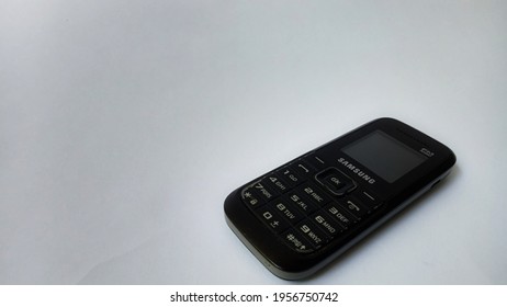 610 Old samsung phone Images, Stock Photos & Vectors | Shutterstock