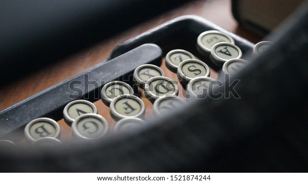Typingmachine : 7 images, photos et images vectorielles de stock ...