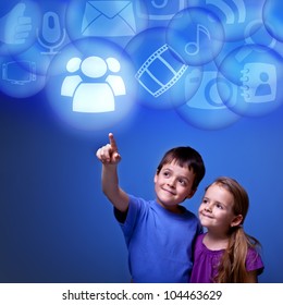 23,287 Children touch screen Images, Stock Photos & Vectors | Shutterstock