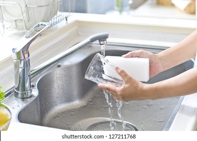 13,297 Kitchen sink washing up Images, Stock Photos & Vectors ...