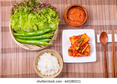 Korean Set Table Stock Photo 665280211 | Shutterstock
