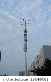 Lamp Post Fixed Panel Antenna Stock Photo 2146184051 | Shutterstock