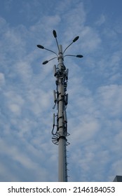Lamp Post Fixed Panel Antenna Stock Photo 2146184053 | Shutterstock