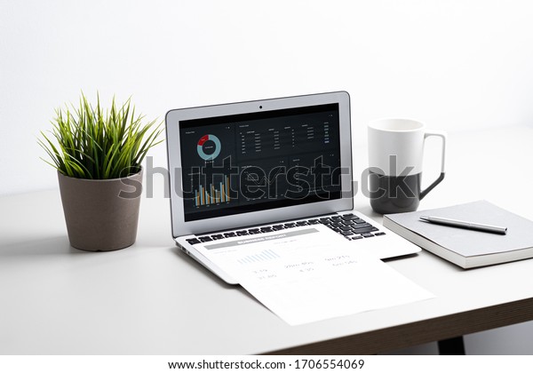 111,964 Report on desk 图片、库存照片和矢量图 | Shutterstock