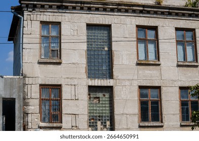 Free Stock Photo of A wooden structure with many windows | Download ...