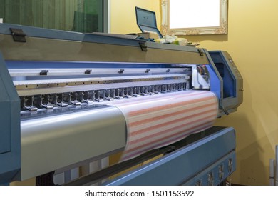 Large Format Inkjet Printer Working On Stock Photo 1501153592 ...