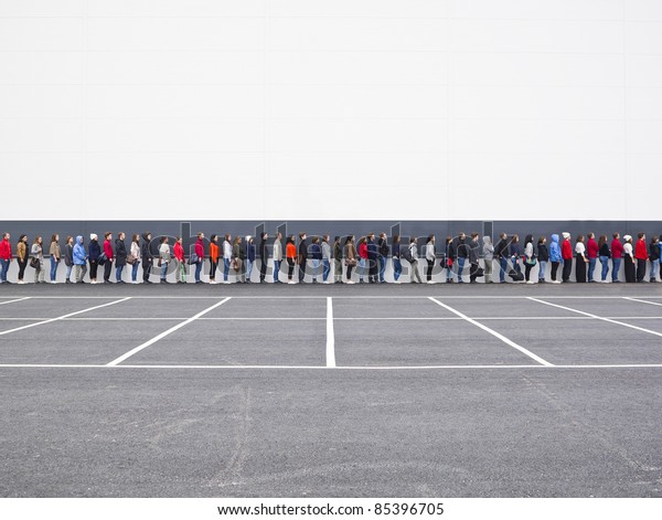 Large Group People Waiting Line Foto stock 85396705 | Shutterstock Large Group People Waiting Line Foto stock 85396705 | Shutterstock