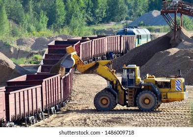 Large Heavy Frontend Loader Loading Sand Stock Photo 1486009718 ...