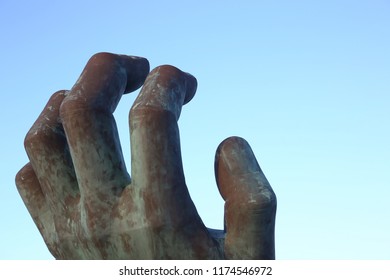 Palazzo Della Civilta Italiana Statue Rome Stock Photo (Edit Now) 128599763