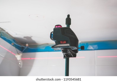 Laser Level Tool Installing Stretch Ceiling Foto stock 1193545681 ...