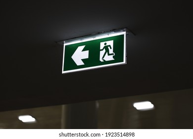 60 Emergency exist sign Images, Stock Photos & Vectors | Shutterstock