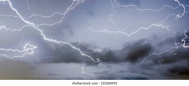 105,099 Storm clouds with lightning Images, Stock Photos & Vectors ...